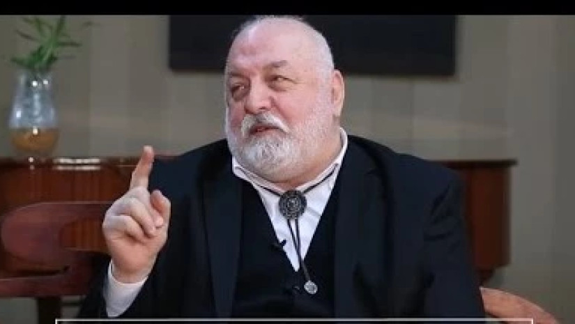 „ვირეშმაკობაც კარგად იციან. ვითომ ვერ ხვდებიან. მთლიანობაში კეთილი და ...